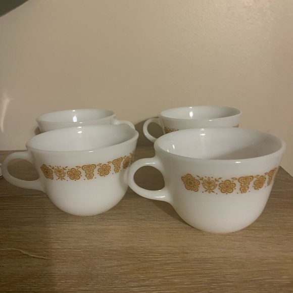 Corningware | Kitchen | Vintage Corningware Mugs With Mustard Yellow ...
